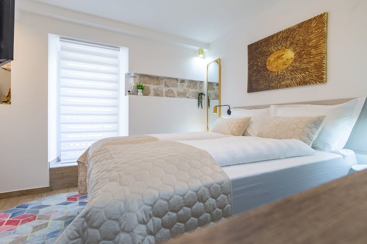 Luxury Lifestyle Room K
(New 2024) - Split