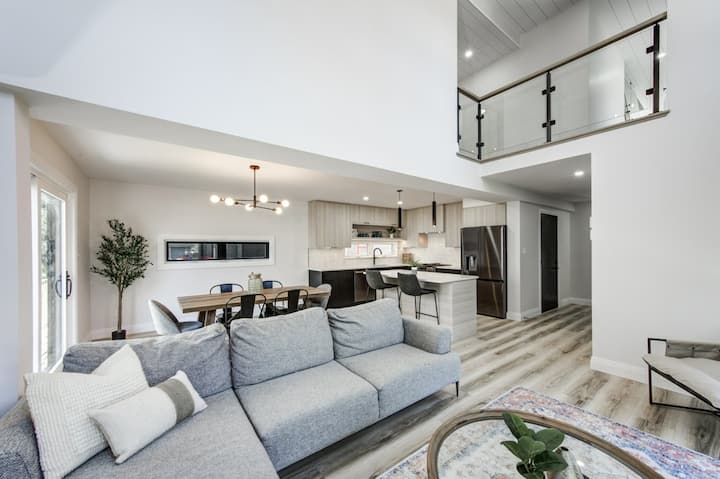The Coconut On The Corner Hot Tub &Sauna 5br 4.5ba - Grand Bend