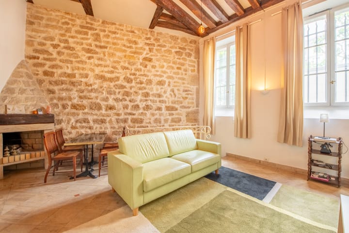 Magnifiquement Situe Au Pied Du Palais Bourbon. - Paris