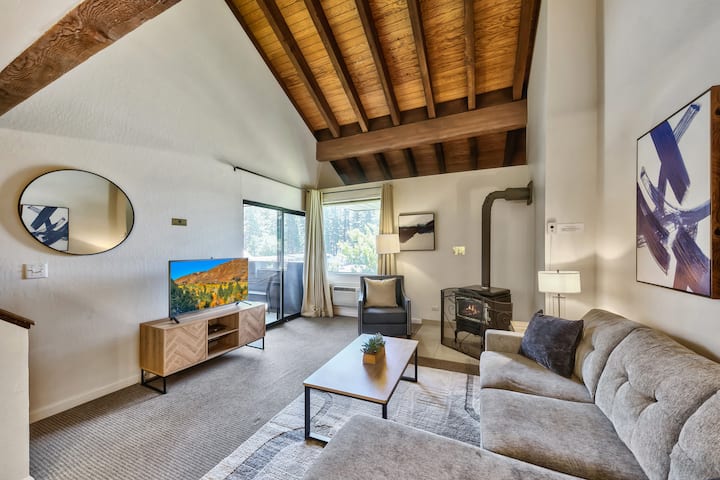Lakeland Village #306 - Pools, Beach, 1br + Loft - Lake Tahoe