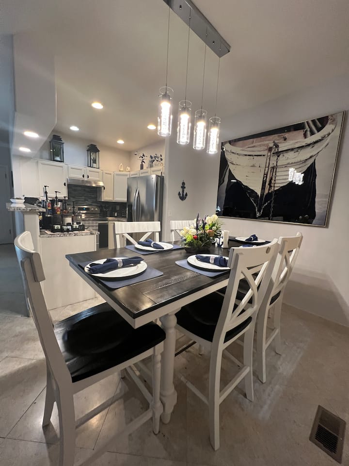 Red Rocks Retreat Jetted Tub 1gb Wi-fi Breakfast - Lakewood, CO