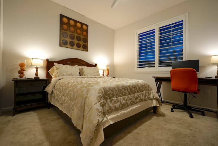 Guest Bedroom In Large Home With Private Gym - Castle Rock