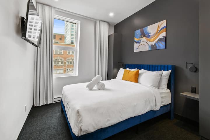 Cozy Queen Bed Room - Montréal, QC