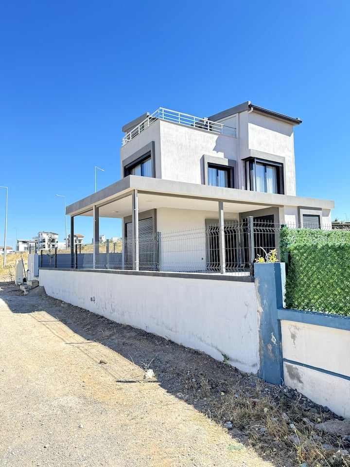 Karaburun Mordoğan'da Yeni Villa Km2 - Balıklıova
