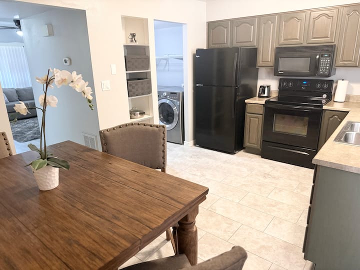 Tempe Elegant Peaceful Townhome - Tempe, AZ