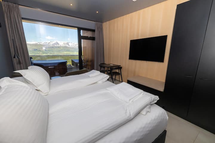 Studio Apt W.hottub-mountainview - Iceland