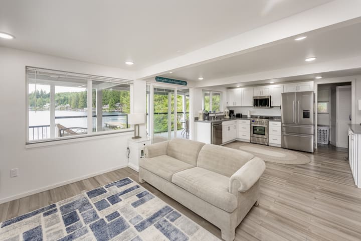 Cozy Lakeside Cabin – A/c + Water Access - Everett, WA