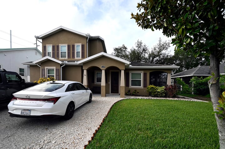 Tampa 3-bedroom Detached House - Tampa, FL