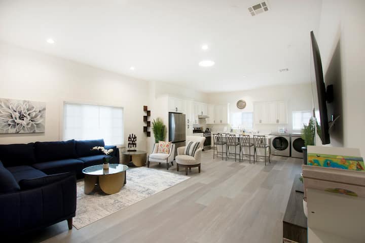 Modern 4br Home In Prime Mid-city W/ Parking - Beverly Hills, CA