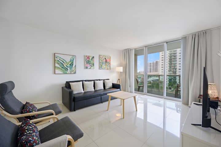 Minimalist 1br/1.5ba Condo | Sunny Isles, Miami - Sunny Isles Beach, FL