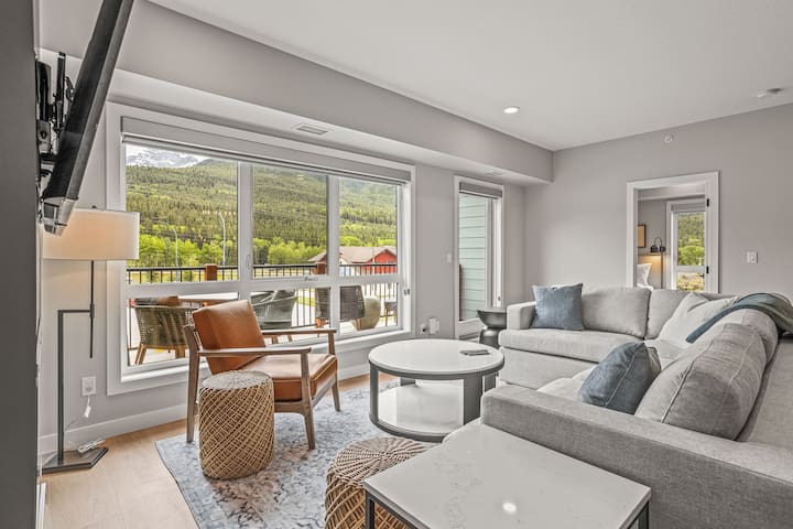 New! Top Floor Corner 3br Condo W/pool & Hot Tub - キャンモア