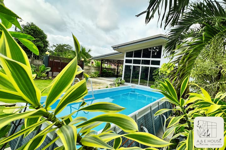 A&ehouse, Hot Springs  Day Pass Included. - La Fortuna