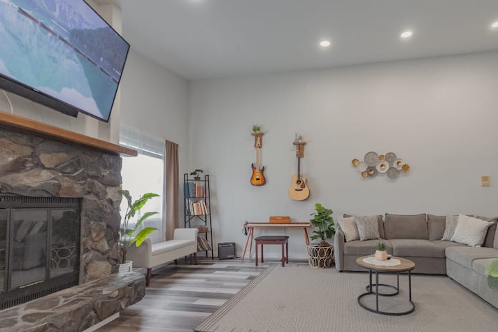 Modern Upstairs Apartment Near Airport/trails #B - Anchorage