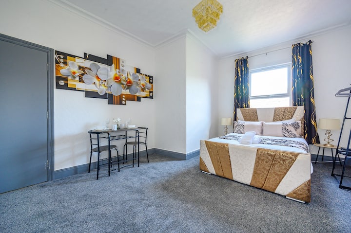 Cozy Double Room In Shared House - Leeds
