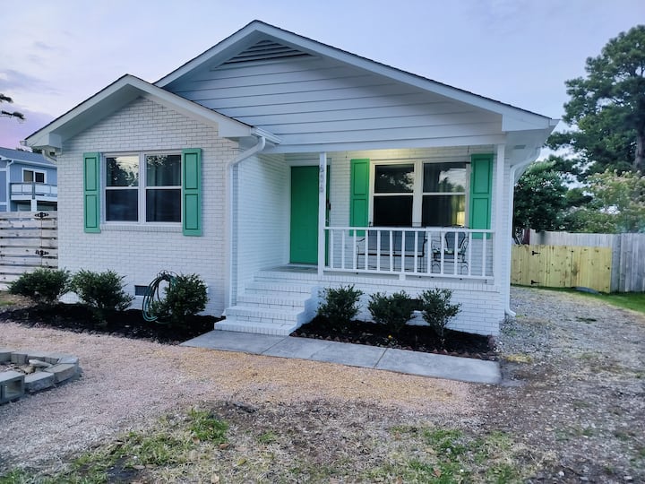 Serenity Beach Cottage - Carolina Beach, NC