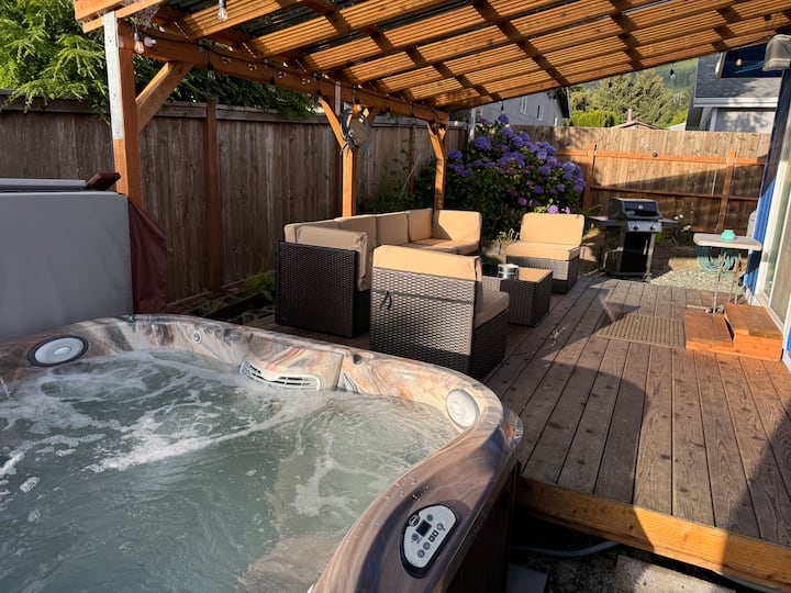 Quiet 2br | Hot Tub | King Bed - Rockaway Beach, OR