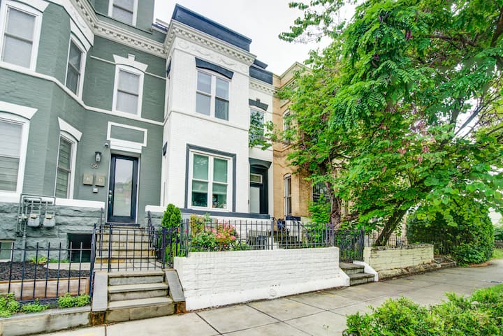 Walk 2 Metro & Capitol | Free Garage Parking - Washington, DC