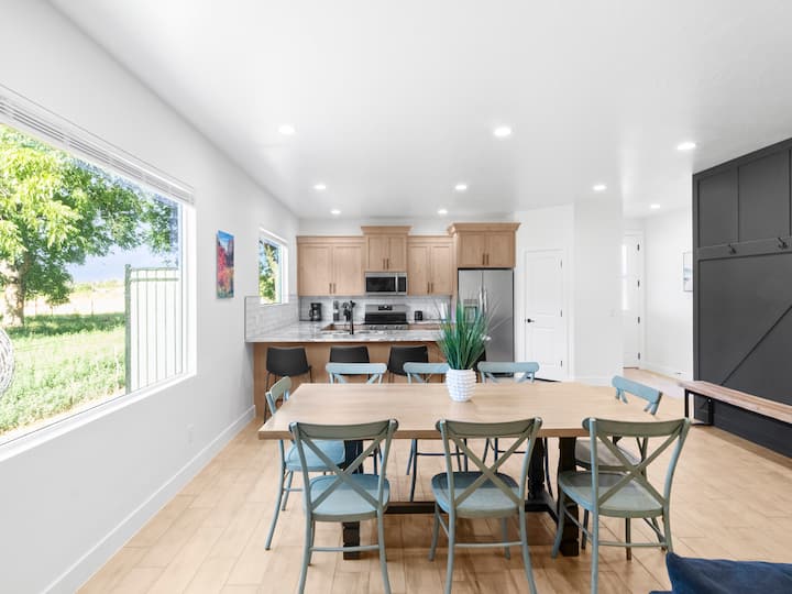 Private Hot Tub Zion’s Red Haven Barn - Hurricane, UT