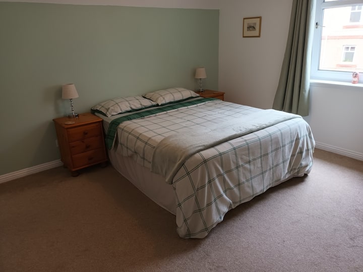King Size Bed, Ensuite, Free Parking - Edinburgh