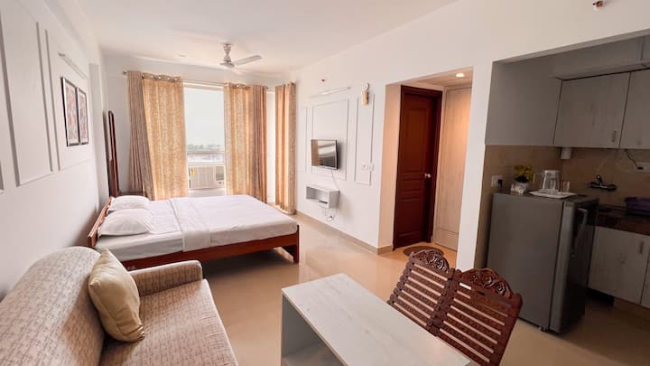 Smooth Summer Studio | Balcony | Expo Center - Noida