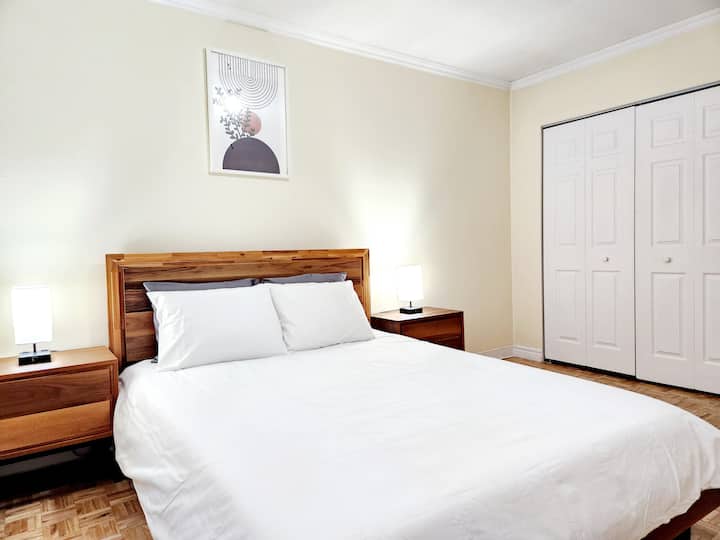Stylish 2br | Steps From Metro & Mont-royal - Montréal, QC