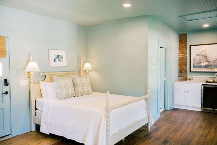 The Bunk House: The Hammock Room (Unit 5) - Beaufort, NC