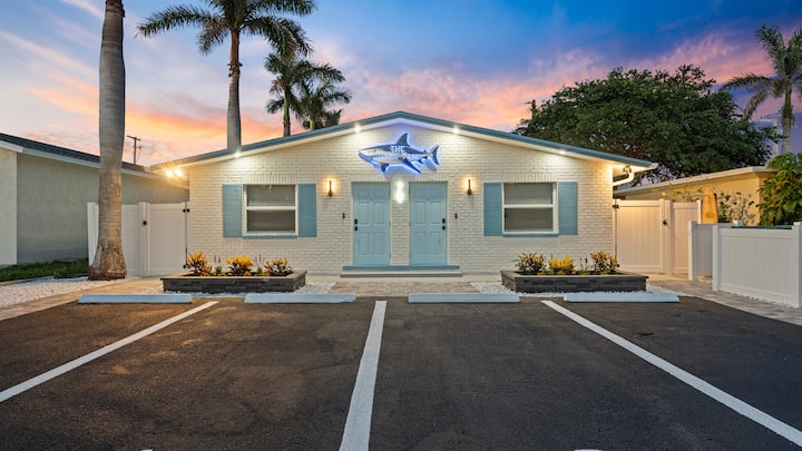 2 Units • 6 Per Unit • Walk To Beach, Bars & Shops - Cocoa Beach, FL