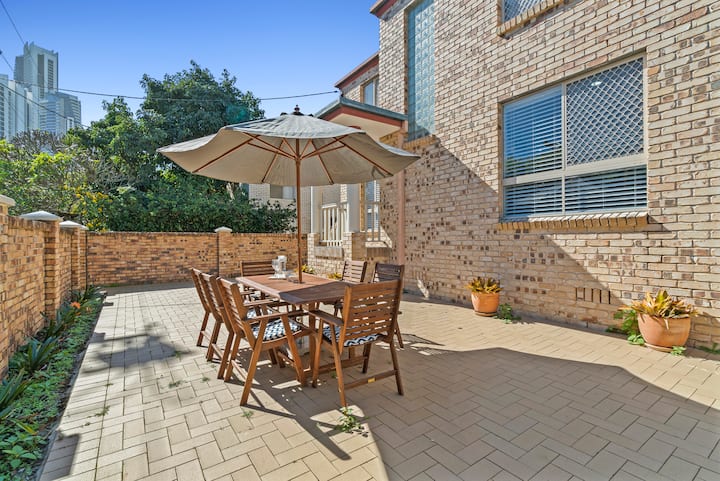 Surfers Enclave—a Spacious Family Home - Gold Coast