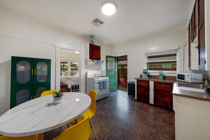 Close To Uofa | Stylish & Cozy | Porch | 1 Br 1 Ba - Tucson, AZ