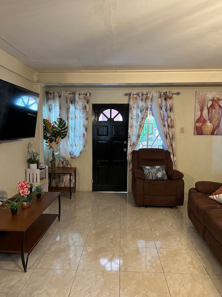 3 Bedrooms. Your Private House Away From Home - Kingston
