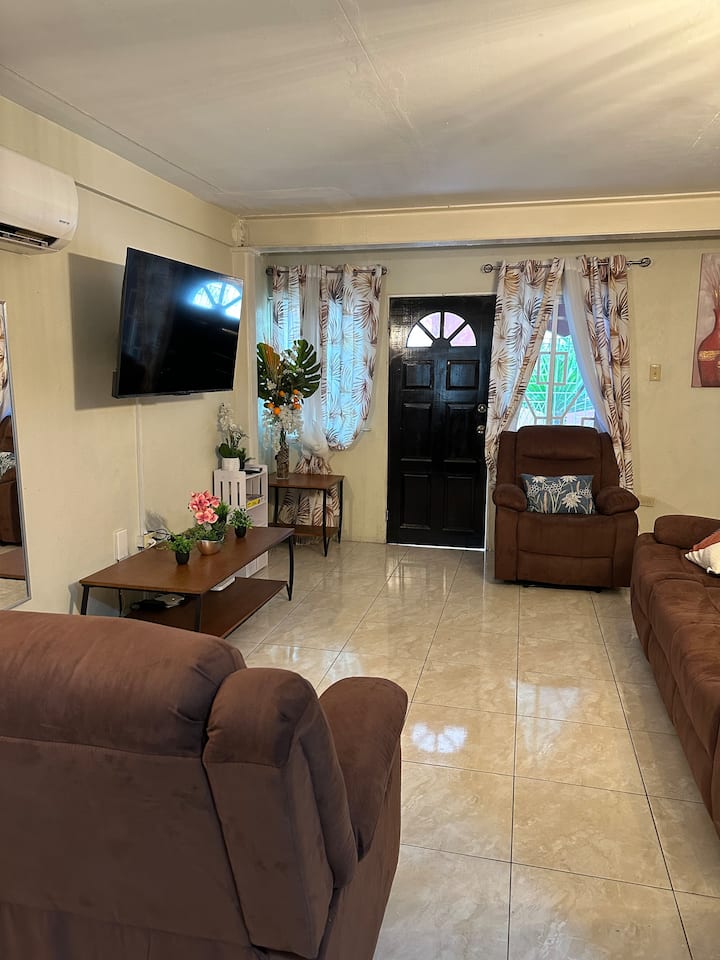 3 Bedrooms. Your Private House Away From Home - Jamaica