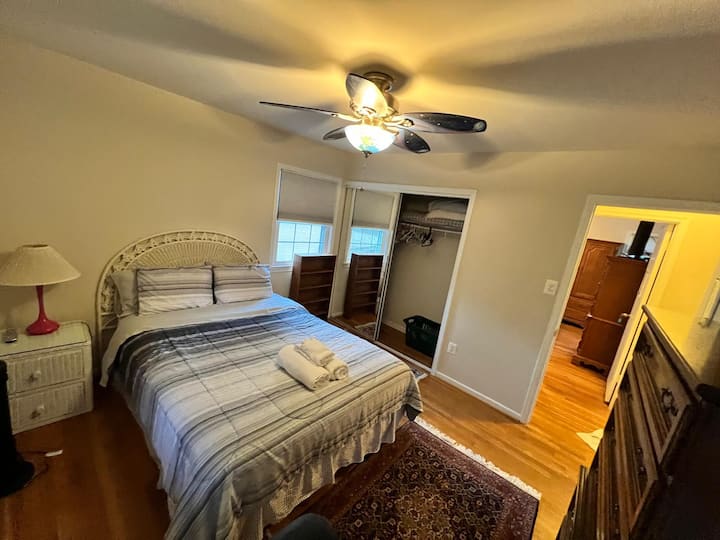0.7 Mi To Spring Hill Metro, Private Room+parking - Fairfax, VA