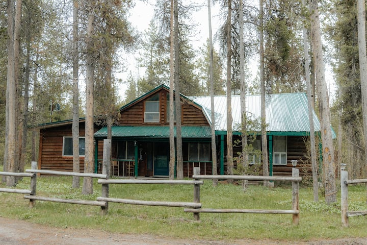 Bear Cub Lodge - Cabin 30 Mins From Yellowstone - Island Park, ID