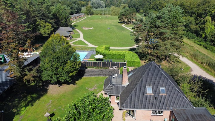 Villa Avec Lodge De Couchage Et Piscine. - Zeewolde