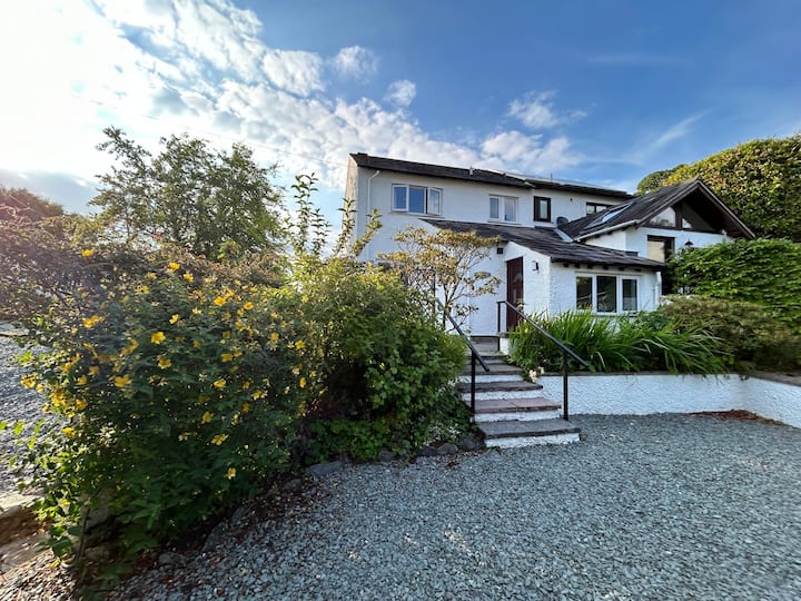 Cosy Cottage With Lake Views - Windermere, UK