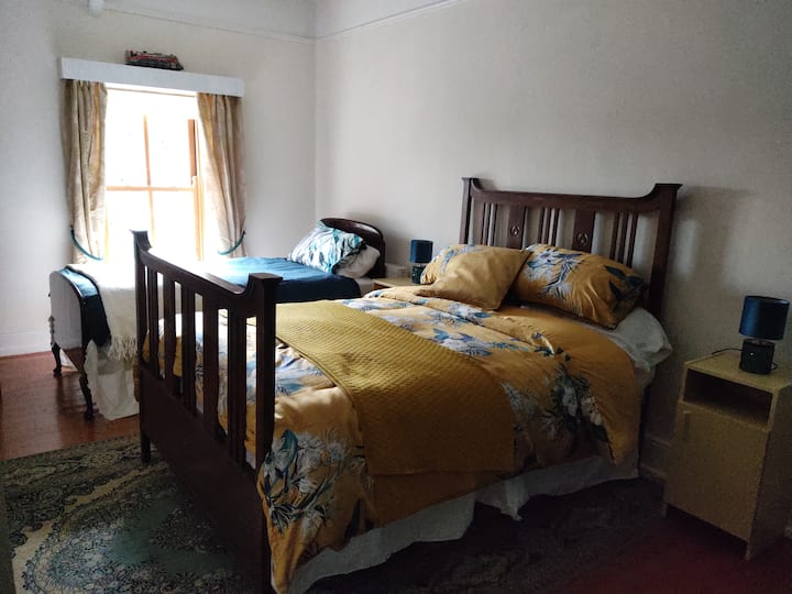 Large Bedroom Sleeps Up To 3 - Nenagh