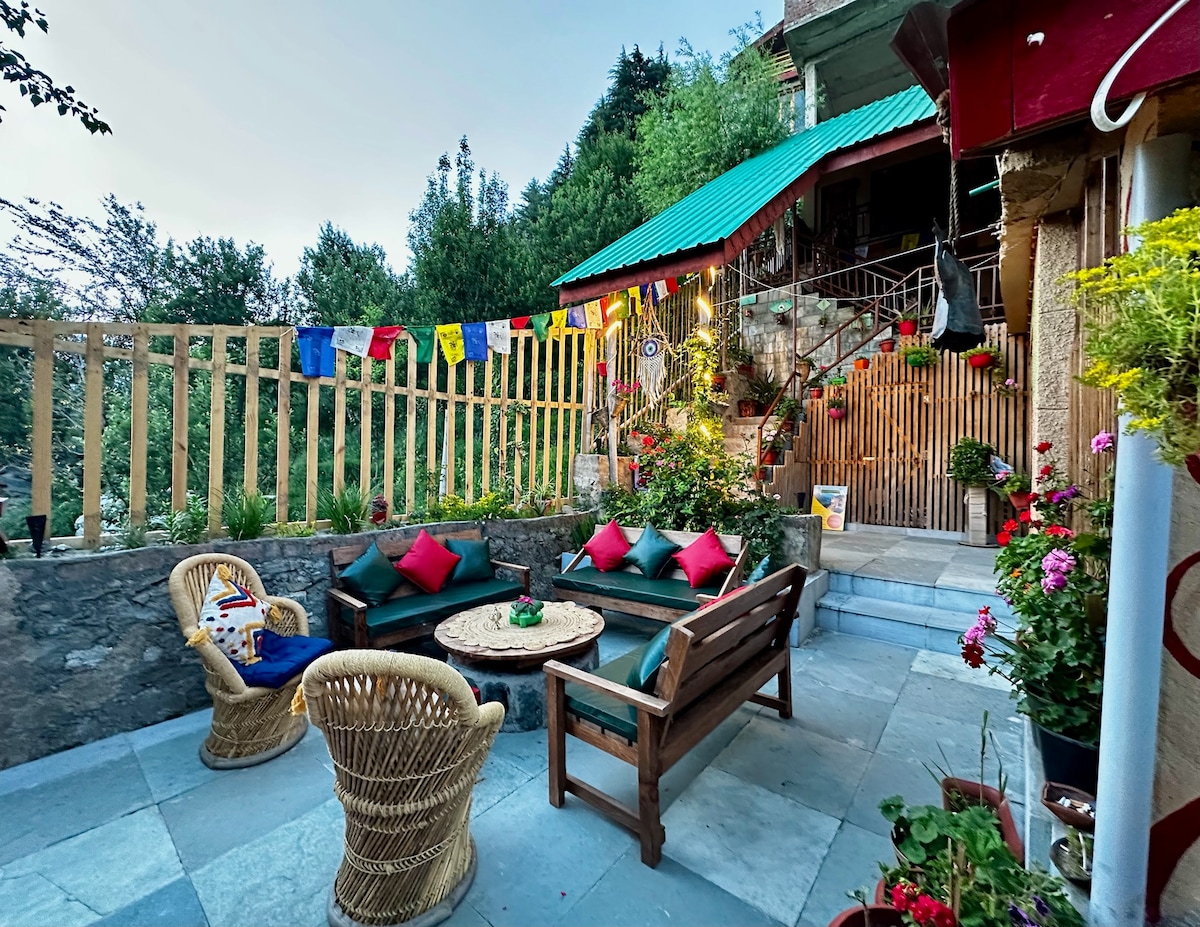 Cozy room with Boho Interiors in Manali - Houses for Rent in Manali ...