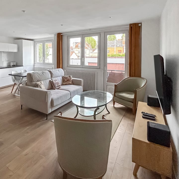 Aux Portes De Lille, Grand T3 Avec Balcon Et Wi-fi - Lille, France