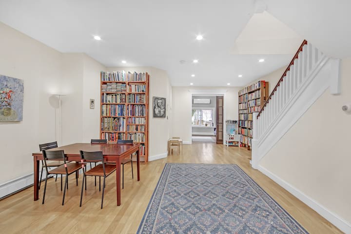 Stylish & Spacious 4-bedroom Townhouse With A/c - Queens, NY