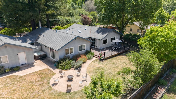 Mediterranean Villa - Gourmet Kitchen - Felton, CA