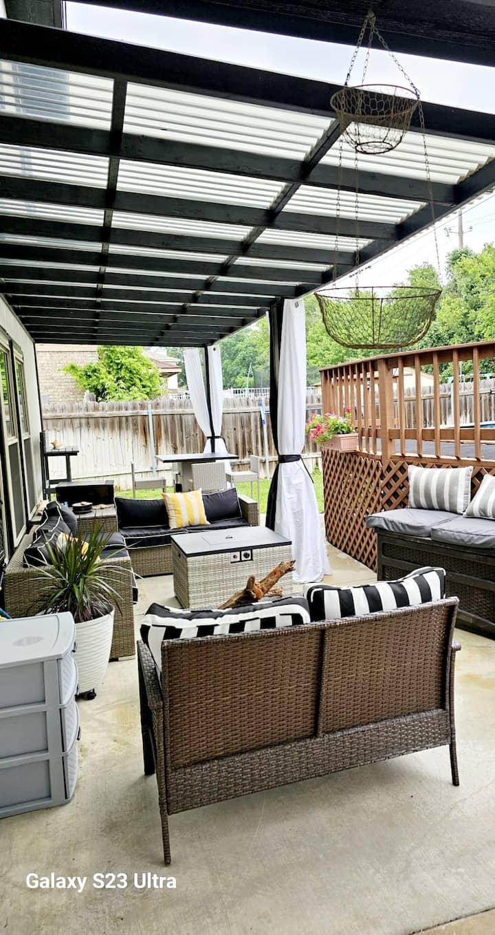 Your Private Paradise: St. Kitts Room - Killeen, TX