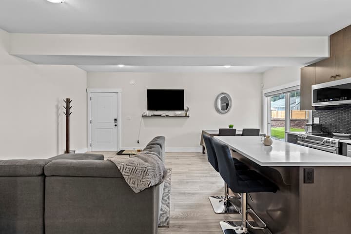 Modern And Cozy At River's Reach - Sunshine Valley