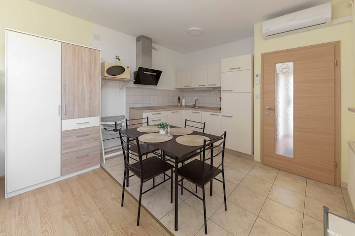 Apartma Vesna | Peaceful Koper Near Beach (4+0) - Koper