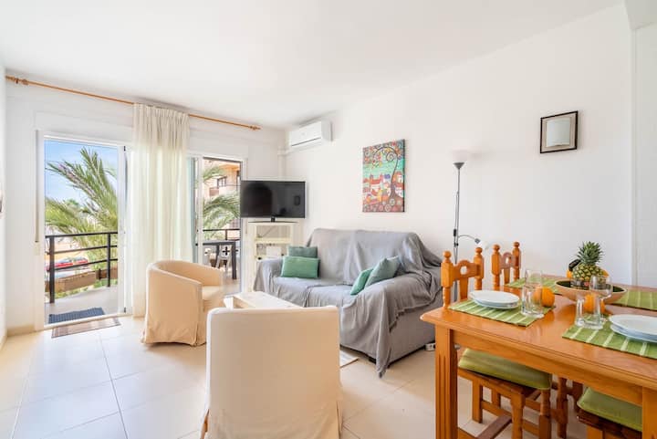 2-bedroom Apartment With Sea View & Prime Location - Roquetas de Mar