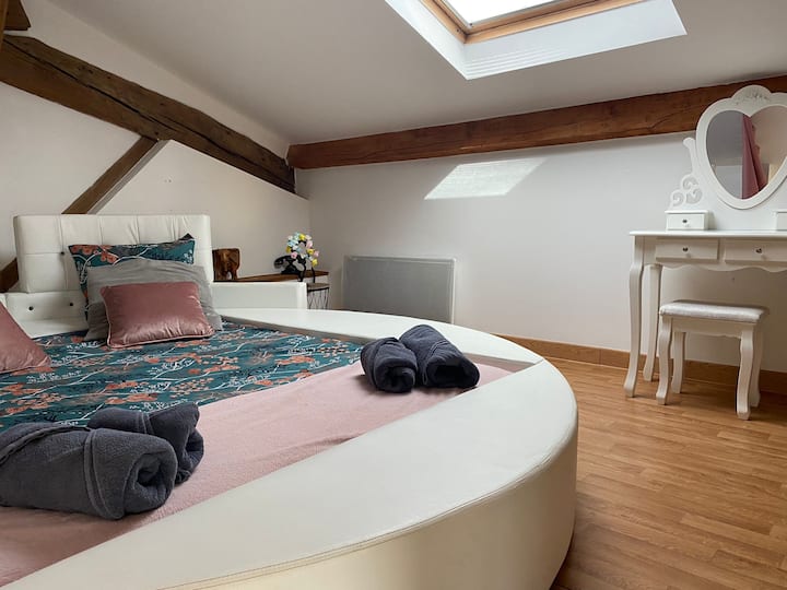Jolie Love Room Par Bookingfuté - Charmes
