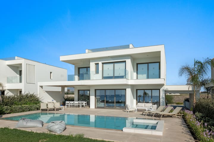 Serenity Waves Villa 3 - Ларнака