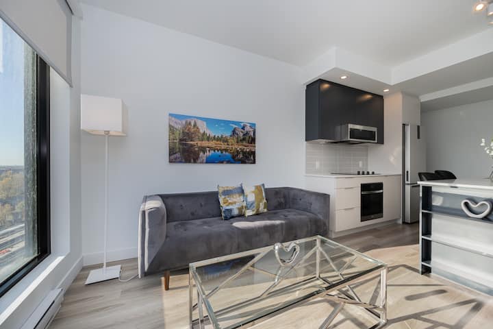 Sleek Business Relocation Indoor Pool 2br - Montreal