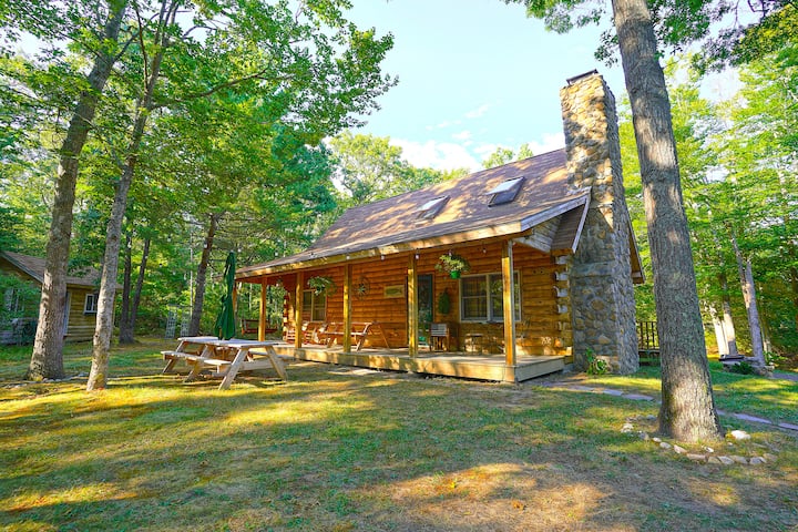 Family-focused Cape Cod Cabin Near Mashpee Pond - Sandwich, MA