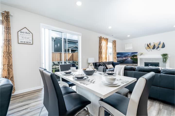 Pristine Villa: 2024 Built, Central Ac, Fenced - Marysville, WA