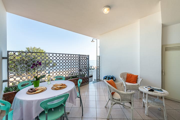 Casa Fronte Mare Con Parcheggio - Cala Gonone